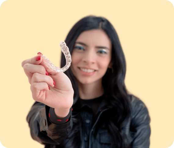 Ortodoncia Invisible: alinea tus dientes sin brackets | moons